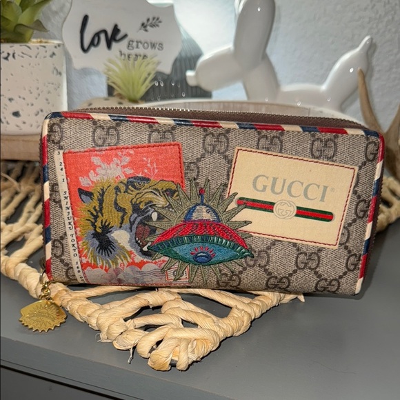 Gucci | Bags | Gucci Gg Supreme Courier Long Wallet Tiger And Ufo ...